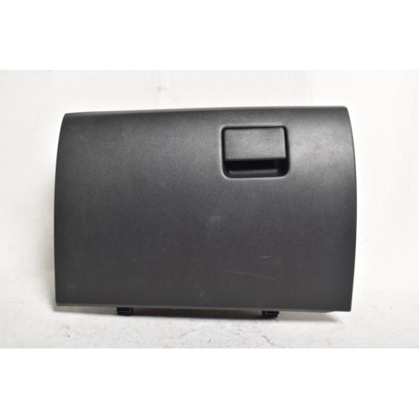**** 商品説明を必ずご確認ください ****部品管理番号：260428005270210メーカー純正品番：B63B-64-030 02部品名：グローブBOX部品区分：リサイクル品車名：アクセラ車両タイプ名：5ドアハッチバック通称型式：B...