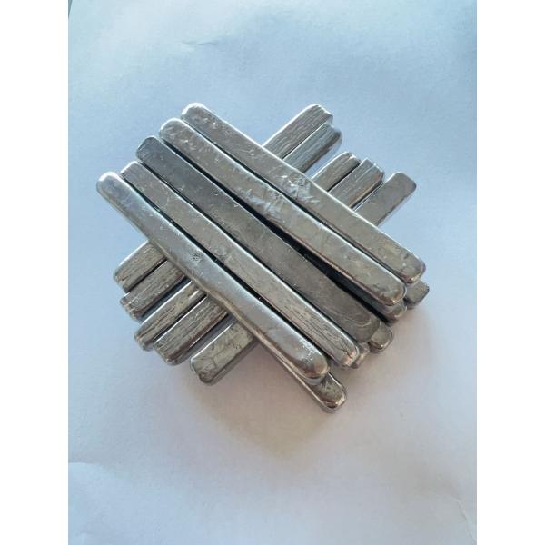 鉛インゴットサイズ：100ｘ10ｘ10mm  重さ：約100ｇ/本　　　　　　　