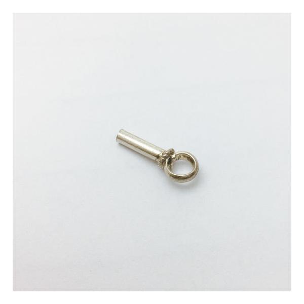 【材　質】シルバー【サイズ】外径7.0mm×高さ20.0mm（内径1.9mm）※個体差があるため若干サイズが異なります。予めご了承ください。【重　量】0.8g【特　徴】無地※この商品は一つ一つ手作りのため、同じデザインやサイズでも若干異なり...