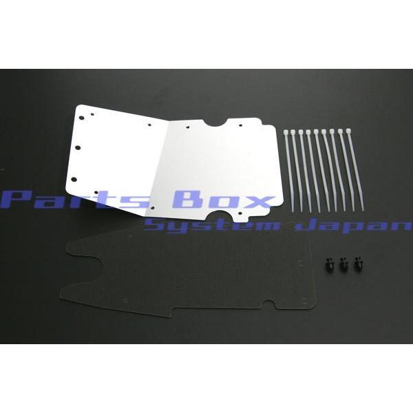 武川　メーカー品番：09-09-1802　　適合車種XR100モタード（HD13-1000001〜）　　商品内容○アルミ製と発砲ポリプロピレン製の2枚のマッドガードを使用し、ノーマルエアクリーナーボックスを取外した箇所からリアフェンダーまで...