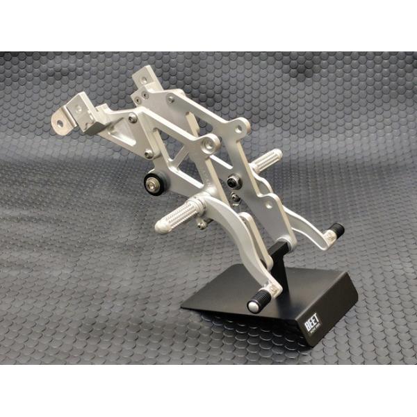 バイクパーツ カスタム バックステップ ハイパーバンク ビート BEET ペダル及びステップバーに、高強度の鍛造パーツを採用。・ 万が一の転倒等のアクシデントにも、ダメージを最小限に抑える様、チェンジ及びブレーキペダルのつま先部に、可倒式を...