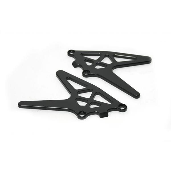 商品概要スイングアーム本体に付属するエンドピースカバーと交換して装着すれば、リアスタンドを使ったリフトアップが容易に。エンジンの振動や荷重に強いA5052材。カラー：ブラック左右セット※商品の詳細な情報につきましては、ご注文前に必ずメーカー...