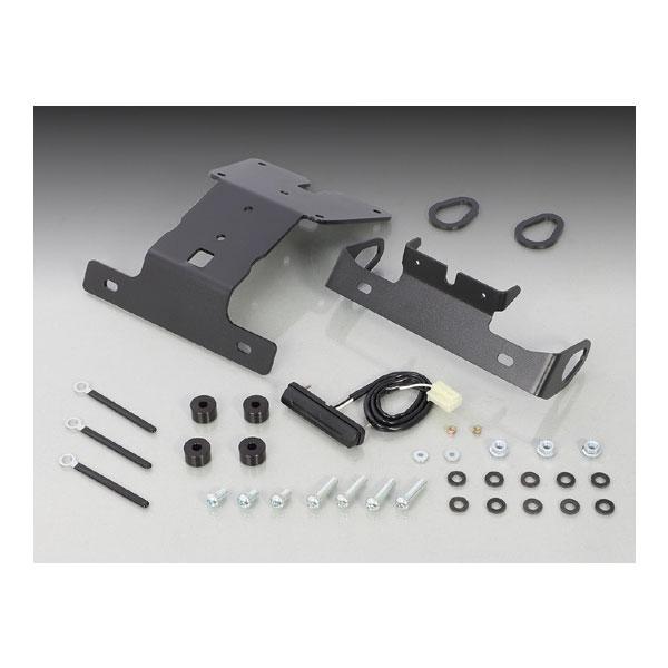 品番：691-0771100テール周りをフェンダーの無いすっきりしたスタイルに変更し、軽快感を与えます。配線加工不要のボルトオンアイテムナンバープレート新基準適合品です。○ステー：スチール製ブラック仕上げ○LEDライセンスランプ付属○202...