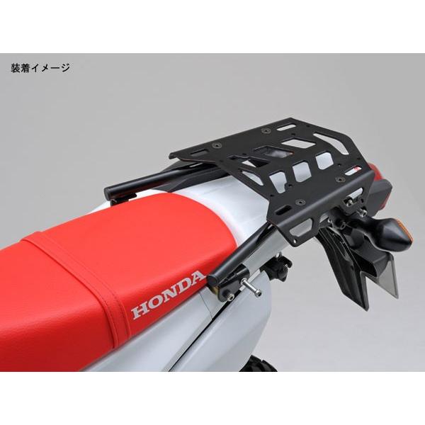 品番：79055商品内容：■アルミトッププレートと車種専用取り付けフィッティングで荷物を積載していない状態でも違和感のない車体フォルムを実現。■トッププレートはアルミA5052材、板厚5mm、ブラックアルマイト仕上げ。■フィッティングはスチ...
