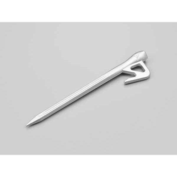 軽量で高い強度を誇るアルミ鍛造製のペグ。デザインは忍者の道具[クナイ]をモチーフにしました。硬い地面にはしっかり打ち込め、やわらかい地面でも異形断面のシャフト部が土をしっかり捉えて抜けにくい仕様です。長さ：200mm・1本売り・材質：アルミ...