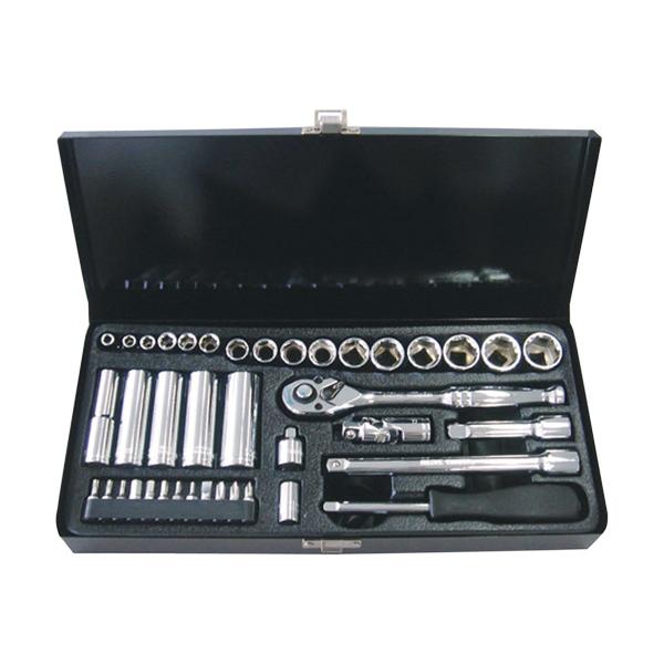 メーカー品番：ESR-2340M商品サイズ：ケース寸法（幅×奥行×高さ）mm:320×150×145単位：1セットセット内容/付属品：40PCS 9.5sqラチェットハンドル・エクステンションバー(75・150mm)・ユニバーサルジョイント...