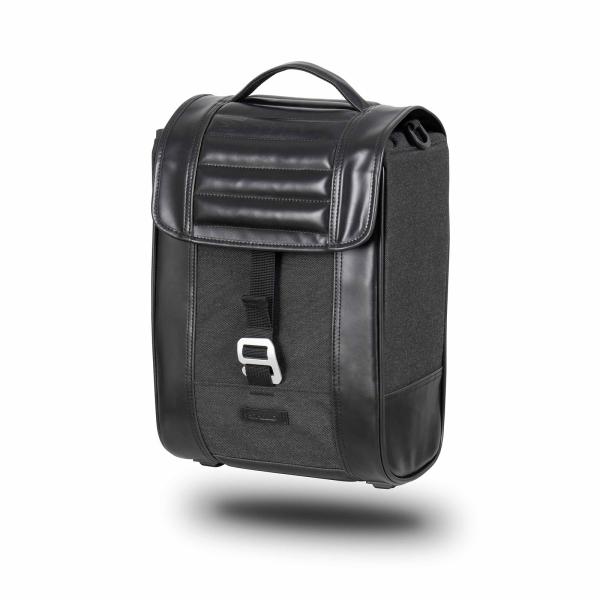 メーカー品番：X0SR3821カラー：ブラック商品サイズ：本体：W240mm×D150mm×H340mm単位：1個セット内容/付属品：レインカバー、ショルダーストラップ、キー×2