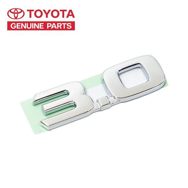 【適合車種】■車種名：トヨタ 3000ccエンジン搭載車【商品内容】■セット内容：トヨタ 純正 3.0 エンブレム 1枚■サイズ：縦 2.2cm x 横 6.9cm■カラー：シルバー【商品説明】■両面テープ簡単取り付け。 純正エンブレムの美...