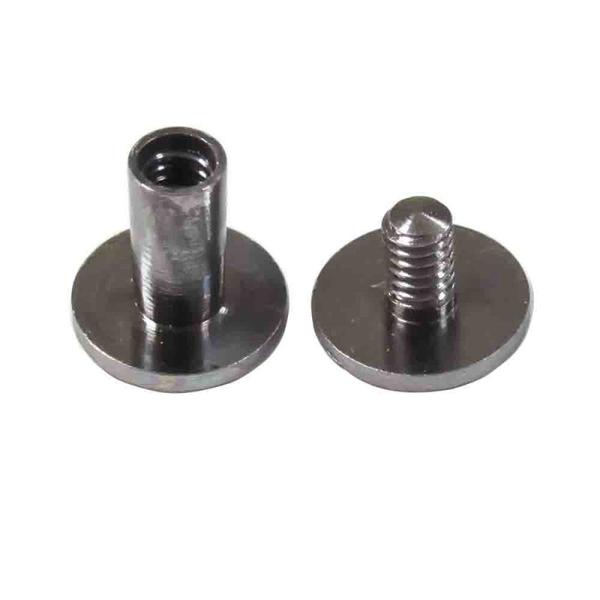 頭9mm×軸の太さ4mmネジ式のビスです。長さ8mmですので、取り付ける厚み8mmから9mm以下のものにどうぞ。真鍮製の本体にニッケル鍍金、黒ニッケル鍍金、本金鍍金の3種類の異なる鍍金をご用意しています。ネジ式ですので、何度でも取外して使う...