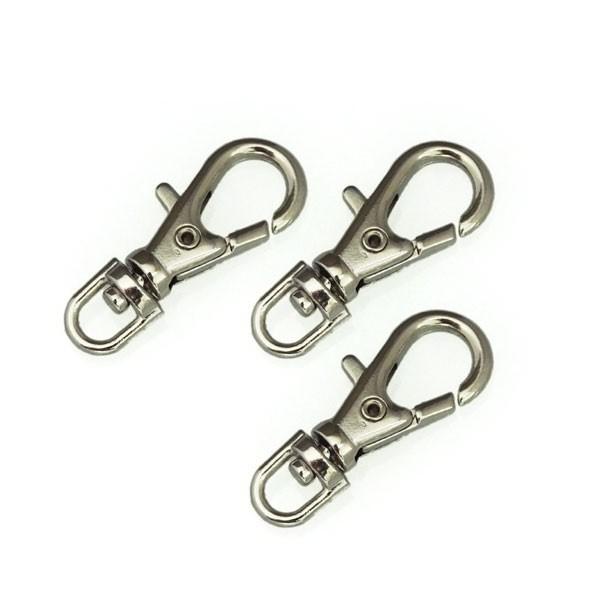 極小サイズの3mmナスカンです。回転リング付きのミニフックに、小さい半円型のカンが接続されています。非常に小さいサイズなため、主にアクセサリーのパーツや、キーホルダーの一部としてお使いいただいています。