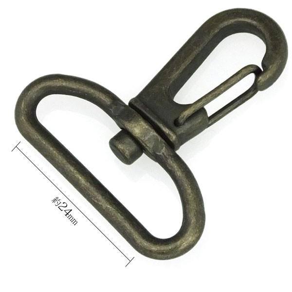 外寸42×30mm、紐通しの幅24mmのナスカン「24mm 網ナスカン」です。中央の回転カンから30mm幅のDカンに接続されており、30mm幅のテープや紐を通すのに最適な形状。上部のフックが押し込み式のクリップとなっており、指先だけで簡単に...
