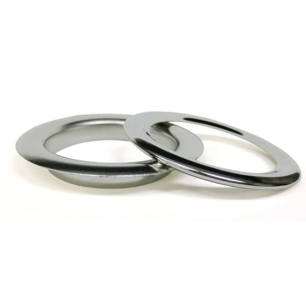 48mm径のハトメ「アイレット45」座金付きタイプです。穴48mmのカフェカーテン等に使われるサイズの大きいハトメで、専用の工具でとりつけることで裏面が丸く、リング状にして留めて仕上げることができます。このため「アイレットリング」とも呼ばれ...