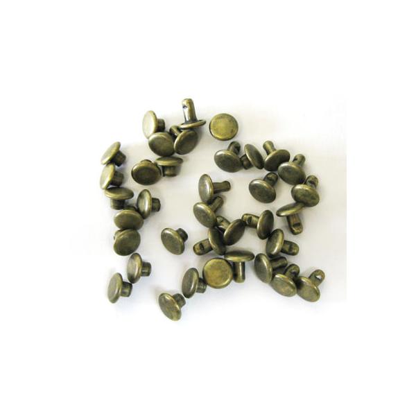 頭(メス)の直径6mm、足(オス)8mmの真鍮製の小カシメの足並です。真鍮製。両面タイプ。つけた革や布の裏側が、表と同じように綺麗に仕上ります。足軸径2.5mm。革や布の厚みが厚み5mm程度のものにお使いください。6mm以上の場合は足長タイ...