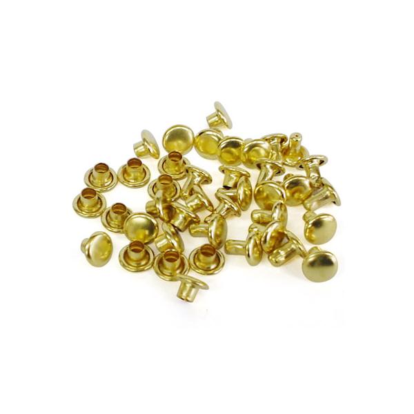 頭(メス)の直径6mm、足(オス)8mmの真鍮製の小カシメの足並です。真鍮製。両面タイプ。つけた革や布の裏側が、表と同じように綺麗に仕上ります。足軸径2.5mm。革や布の厚みが厚み5mm程度のものにお使いください。6mm以上の場合は足長タイ...