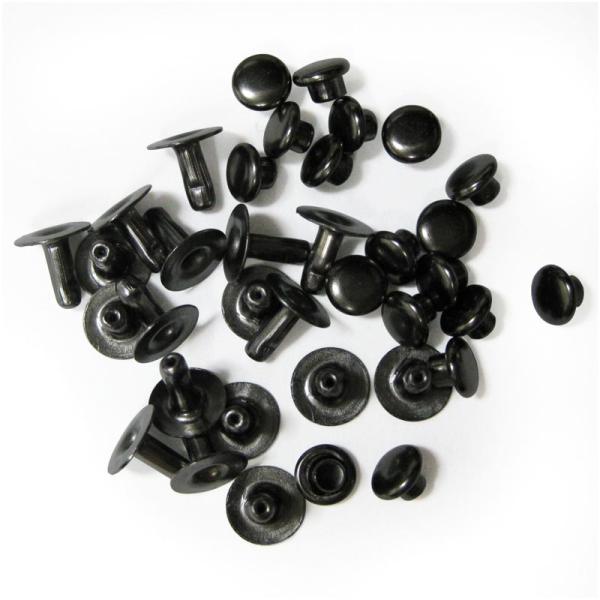 頭(メス)4.6mmの片面カシメ、厚いもの用です。足(オス)の長さが約6mmあるため、取付ける対象の厚み4mm以下のものにお使いいただけます。鉄さびの出ない、腐食に強い真鍮素材を採用。表面に加工を施して、シルバー、ゴールド、アンティーク、ブ...