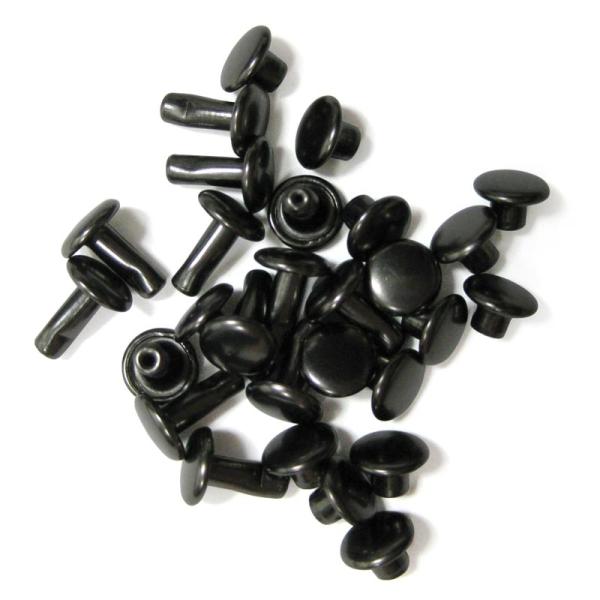 頭(メス)の直径6mm、足(オス)9mmの真鍮製の小カシメの足並です。真鍮製。両面タイプ。つけた革や布の裏側が、表と同じように綺麗に仕上ります。足軸径2.5mm。革や布の厚みが厚み6mm程度のものにお使いください。5mm以下の場合は足並タイ...