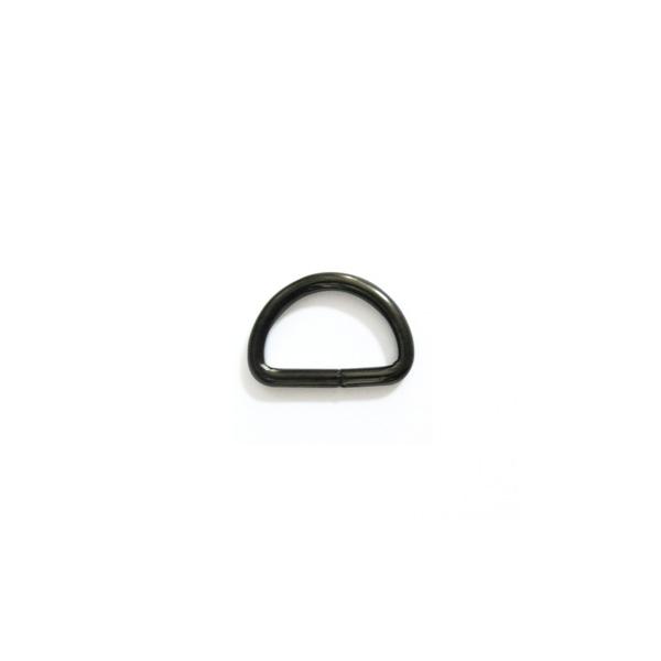 通し幅12mmの大きいサイズのDカン金具。外役寸法：約14×12mm。線の太さ2mmの鉄線を曲げて半円の形にしています。線の先端は溶接していません。鉄製の本体に、ニッケル、アンティーク、黒ニッケルの鍍金をかけて仕上げています。