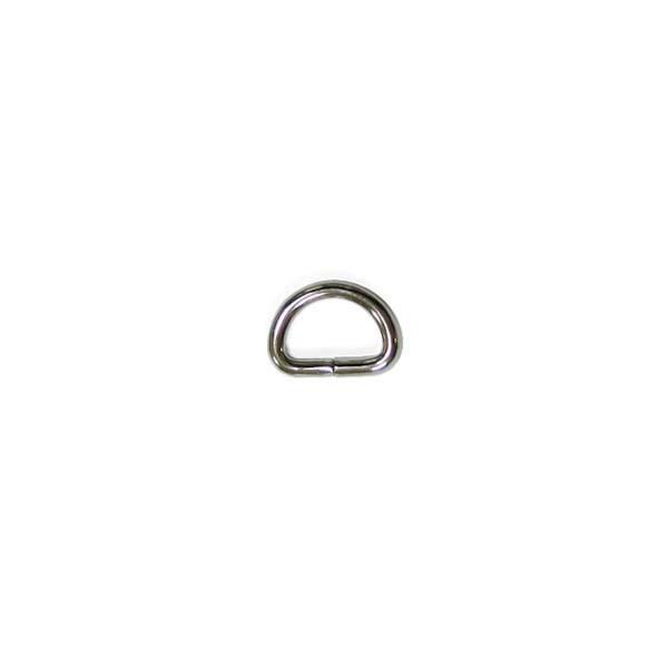 通し幅7mmの小さいサイズのDカン金具。外径寸法：約11×8mm。線の太さ1.6mmの鉄線を曲げて半円の形にしています。線の先端は溶接していません。鉄製の本体に、ニッケルの鍍金をかけて仕上げています。