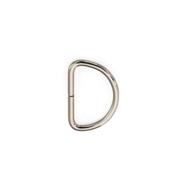 通し幅21mmの大きいサイズのDカン金具。外径寸法：約25×20mm。線の太さ2mmの鉄線を曲げて半円の形にしています。線の先端は溶接していません。鉄製の本体に、ニッケルの鍍金をかけて仕上げています。