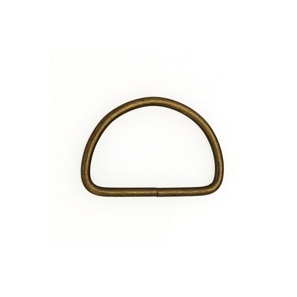 通し幅40mmの大きいサイズのDカン金具。外径寸法：約46×31mm。線の太さ3mmの鉄線を曲げて半円の形にしています。線の先端は溶接していません。鉄製の本体に、ニッケル、アンティーク、黒ニッケルの鍍金をかけて仕上げています。