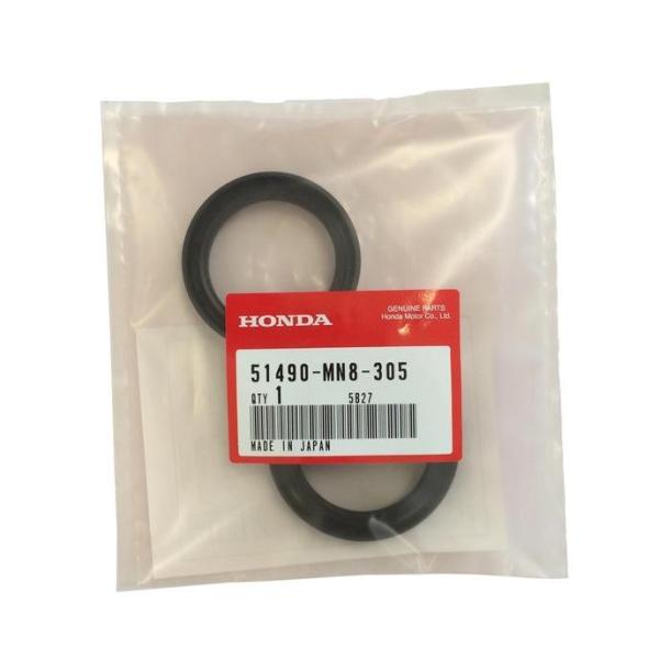 ホンダ純正部品、フロントフォークのオイルシール＆ダストシールセットです。部品の適合については、パーツリスト等にてご確認をお願いいたします。◆セット内容：オイルシール x1、ダストシール x1【主な適合車種】CB400SF、NSR250R、V...