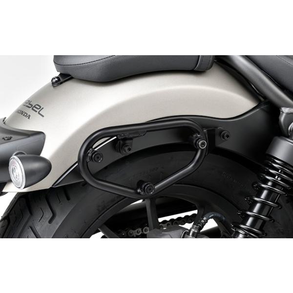 サドルバッグ （左側）を装着の際、必須のステーです。◆適用号機2020YM Rebel 500 PC60-1200001〜2020YM Rebel 250 MC49-1200001〜