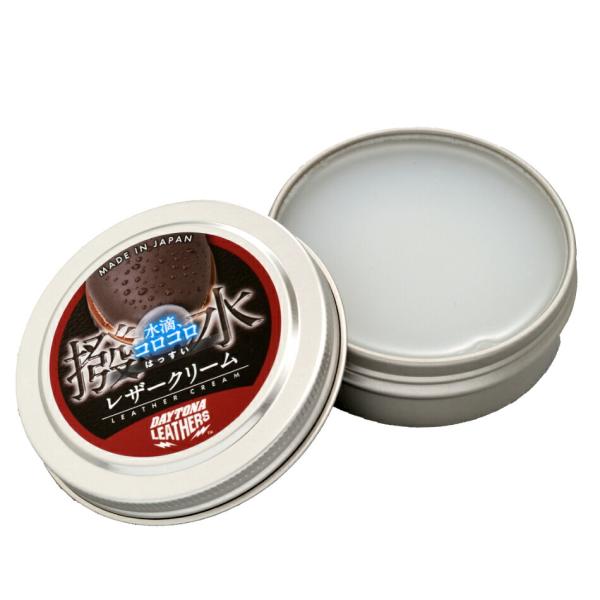 一般的な防水ワックスは、表面にワックス分が白く残ってしまうなど取り扱いが面倒。浸透性の良いクリームでははっ水性が低い。そんな不満から、はっ水性を保ちながら白残りしにくく、革への浸透性が良いレザークリームを開発しました。今冬発売のはっ水レザー...