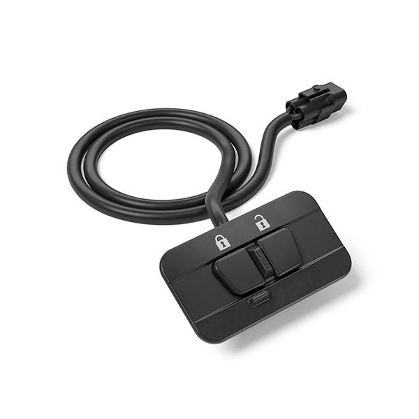 ユーロトップケース45Lキーレスキットやキーレスサイドケースを使用する場合に必要なスイッチ。車両側のハーネスと接続し、スイッチでのトップケース施錠・開錠が可能。車両1台につきキーレススイッチ1個の取り付けが必要です。◆適合車種：YAMAHA...