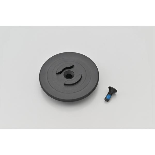 SPC+を更に使いやすくするMag-alignアダプター。中心のマウントの外側にマグネットリングを搭載。装着時にマグネットの磁力でフォンケースがマウントへ誘導されるのでカンタンに固定位置が分かります。・カラー：ブラック