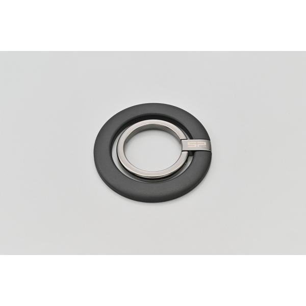 リングマウントのMagsafe対応版。フォンケースの背面に取り付けるだけで、スマートフォンを持つ際の補助や、動画視聴やビデオ通話のためのスタンドに。マグネットアタッチメントで簡単に取り付け、取り外しが可能です。Magsafe対応のケースであ...