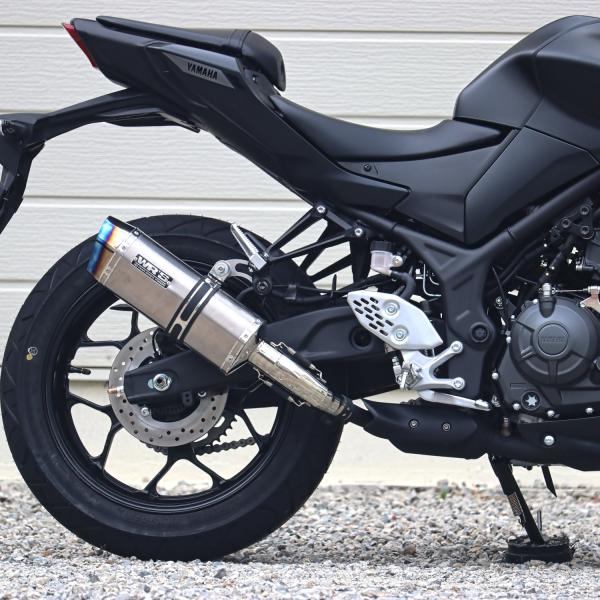 ヤマハ YZF-R25/MT-25 2025年〜モデル適合SS-OVALスリップオンマフラー。アクセルレスポンスの更なる改善を目指し開発。交換する事でノーマルをアップデートしてくれます。ベンチテストにより絶妙な排圧をコントロール、低中速域を...