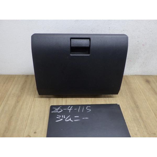 **** 商品説明を必ずご確認ください ****部品管理番号：202604011570210メーカー純正品番：73410-77R00-5PK部品名：グローブBOX部品区分：リサイクル品車名：ジムニー車両タイプ名：3DJワゴン通称型式：JB6...