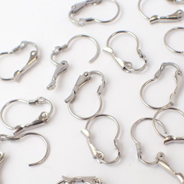 ポイント利用【商品説明】ステンレス製のカン付きデザインレバーバックピアス♪【商品仕様】・全長：約16mm*11mm・カン内径：約1.4mm※ある程度の個体差がございます。何卒ご了承くださいませ。・素材：ステンレス316(※必ずしも、全ての人...