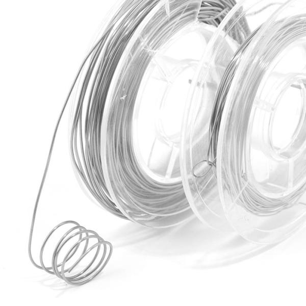 ポイント利用ハンドメイドアクセサリーづくりに使える、針金タイプのステンレスアーティスティックワイヤー です。・ワイヤー長さ：約10m/巻<br>サイズ：約0.5mm / 約0.3mm / 約0.4mmカラー：シルバー素材：ステン...