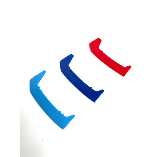 ＜＜商品説明＞＞　大人気！大好評！！ニューアイテム！！！ＢＭＷ　3シリーズE46/2DR（1998(平成10)年7月〜2001(平成13)年10月）用　Mカラー　３色／３ピースセット　グリルフィンカバー　ストライプモールになります。スポーテ...