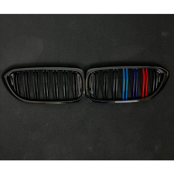 ＜＜商品説明＞＞　大人気！大好評！！ニューアイテム！！！BMWG30（2017(平成29)年2月〜2020(令和2)年9月）G31（2017(平成29)年6月〜2020(令和2)年9月）用MカラーM5ルックグリル（艶ありブラック）になります...