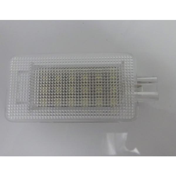 ＜＜商品説明＞＞　大好評！大人気！！ニューアイテム！！！ＬＥＤキャンセラー内蔵インテリアランプです。アウターケース一体型のアッセンブリー交換の適合車種専用設計！！！明るすぎてすみません♪同型のランプが点いているか車輌をご確認下さい。 純正の...