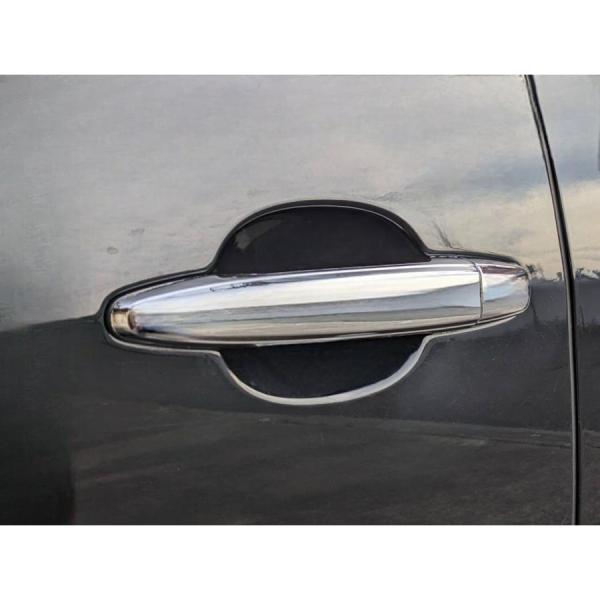 ＜＜商品説明＞＞　大人気♪大好評♪新アイテム♪の メッキドアハンドルカバー（スマートキー無し車用）になります。新アイテムになります♪やはりメッキが入ると高級感がさらに上がること間違いないですね♪デザイン性もかなり良い商品です♪純正カラーに比...