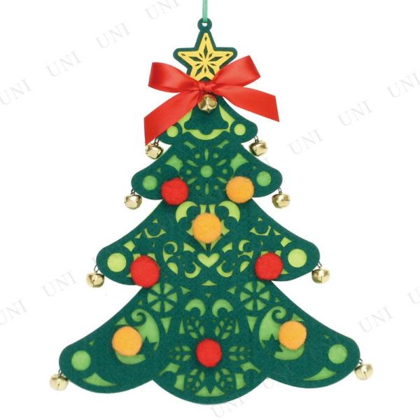 フェルトでできたツリー型のリース。クリスマスにぴったりなモチーフやリボンで可愛くアレンジされています。お部屋の壁面装飾におすすめです【キーワード】クリスマスパーティー,パーティーグッズ,雑貨,クリスマス飾り,デコレーション,クリスマスリース...