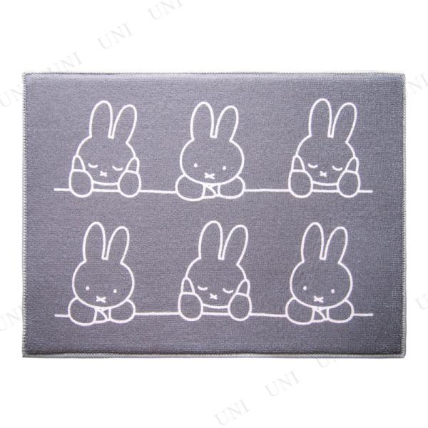 かわいいミッフィーの水切りマット。洗った後の洗い物の水けを取ります。食洗器に入らないお鍋、フライパンなどの水切りや、ちょっとした洗い物時に最適。洗濯機で丸洗いできるので、毎日清潔にお使いいただけます。大人女子にも使いやすい落ち着いたモノクロ...