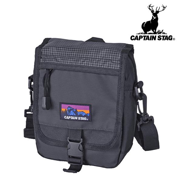 ◆商品説明CAPTAIN STAG（キャプテンスタッグ）の縦型ミニショルダーバッグです。コンパクトなのに多用途ファスナーポケット付き♪男女兼用で使えるデザインで、通勤通学はもちろん旅行時のサブバッグとして、シーンを選ばずに使用できます。プレ...