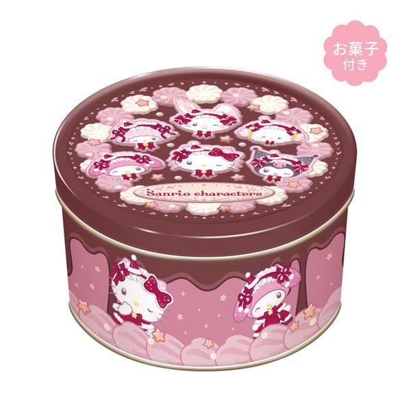 【発売日：2026年10月30日】サンリオキャラクターズのホールケーキ風デザインのクッキー缶にお菓子をセットした商品です。お菓子を食べ終わった後は、収納として小物・おもちゃを入れたりご使用になれます。商品サイズ：150×80×150ｍｍ商品...