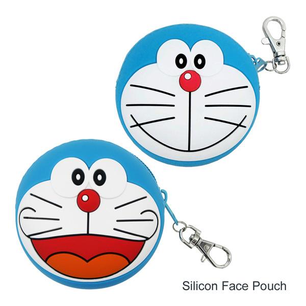 人気「ドラえもん」からシリコンフェイスポーチの登場です。お金を入れたり、小物が入れられる。使い方いろいろ。バッグに付けてもカワイイよ！柄は、2パターン展開サイズ：約H8.5×W8.5×D4.5cm素材：シリコン重量：約54g※メーカー希望小...