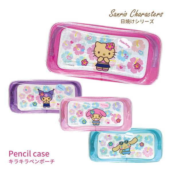 【発売日：2026年06月15日】大人気「サンリオキャラクターズ」雑貨シリーズに新アイテムの登場です。こちらは、「サンリオキャラクターズ 日焼けシリーズ キラキラペンポーチ」です。クリアで中身が見えるからとっても便利です。バッグ内収納に大活...