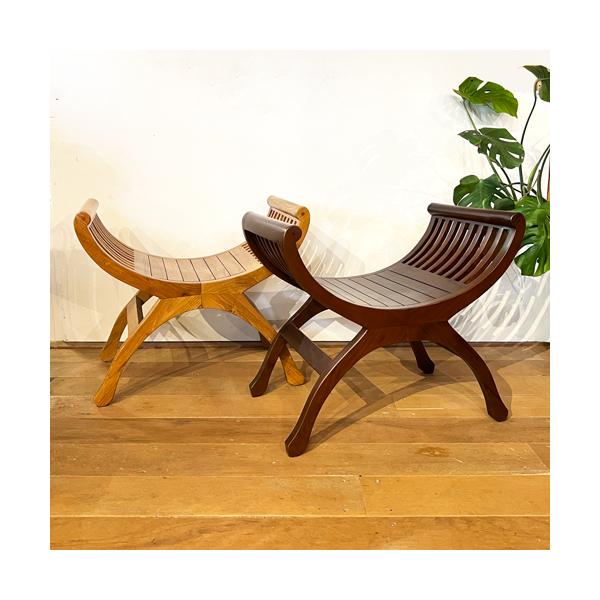 アジアン定番のカルティニチェア。座ってよし、飾ってよしの使えるアイテムです。あると便利な定番家具。プレゼントにもオススメです。カラーはナチュラルとウォルナットブラウンの２カラー。サイズ：W600×D400×H570(SH350)(mm)カラ...