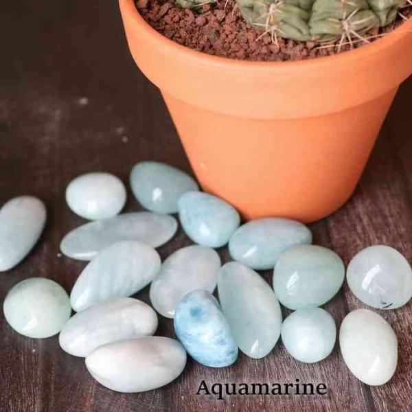 アクアマリン タンブル Sサイズ 1個 天然石 パワーストーン マクラメ編み ワイヤーアクセサリー インテリア５〜10ｇ20ｘ15ｘ13ｍｍ※平均サイズお一つお選びします。※インクルージョンや凹みなどみられるものも含まれます、予めご了承くだ...