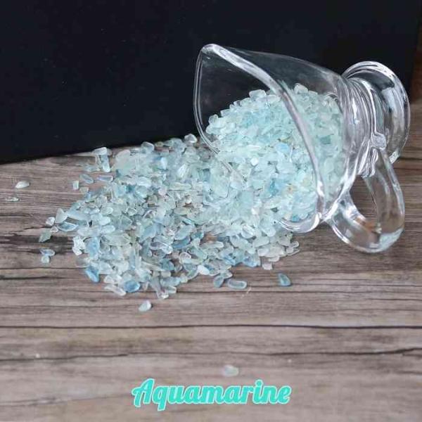 アクアマリン さざれ 極小粒　80ｇ オルゴナイト などにアクアマリンは3月の誕生石です海を連想させる爽やかなブルーのアクアマリンは、昔船乗りが航海の際にお守りに持っていたと言われています。今では交通安全のお守りに持ち歩かれたり、幸せな結婚...