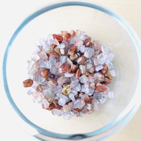 オーラライト23　さざれ石　25g【オーラライト23】スピリチュアルな存在との繋がりを深める。新たな人生の可能性に目覚めをもたらします。癒やしとバランスをもたらして、本来の生命機能を呼び覚ます。復活、再生の象徴サイキック能力の向上魂の目的へ...