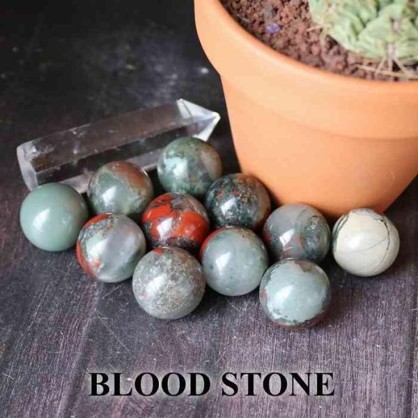 ブラッドストーン 丸玉 スフィア 1点サイズ：20ミリ程度在庫よりお選び致します。【ブラッドストーン】勇気と決断力を高める石！そしてその名の通り、血液の流れをスムーズにする石です。心労を取り払いネガティブエネルギーを払拭してくれると言われて...