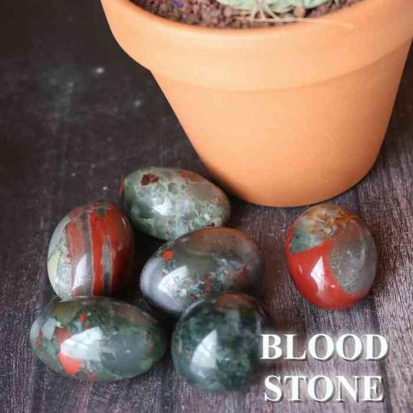 ◇アフリカブラッドストーン 置物 握り石 1つ20〜30ｇ1個勇気と決断力を高める石！そしてその名の通り、血液の流れをスムーズにする石です。心労を取り払いネガティブエネルギーを払拭してくれると言われています。肉体や精神的の強化を目指す方に。...